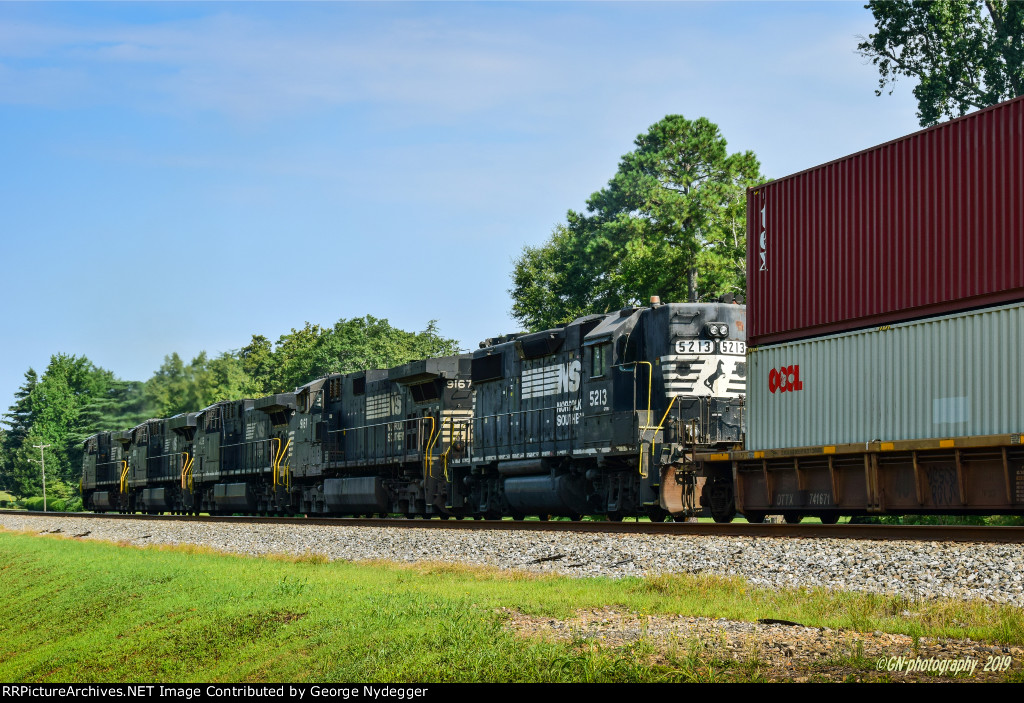 NS 5213 northbound ......